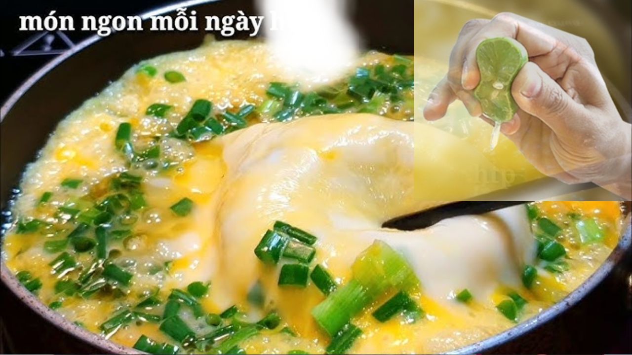 Rán trứng cho thêm vài giọt này trứng nở phồng, xốp mềm, 2 quả mà như 4 quả