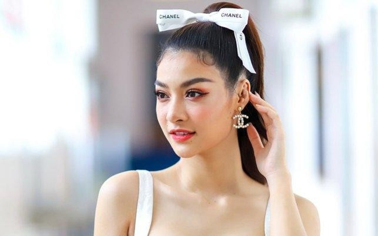 Xôn xao ảnh Á hậu Kiều Loan xuất hiện với vòng hai lớn vượt mặt tại bệnh viện, nghi vấn đi khám thai