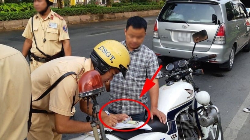 Từ 1/1/2025: 4 loại giấy tờ CSGT được kiểm tra khi dừng xe, ai không ...