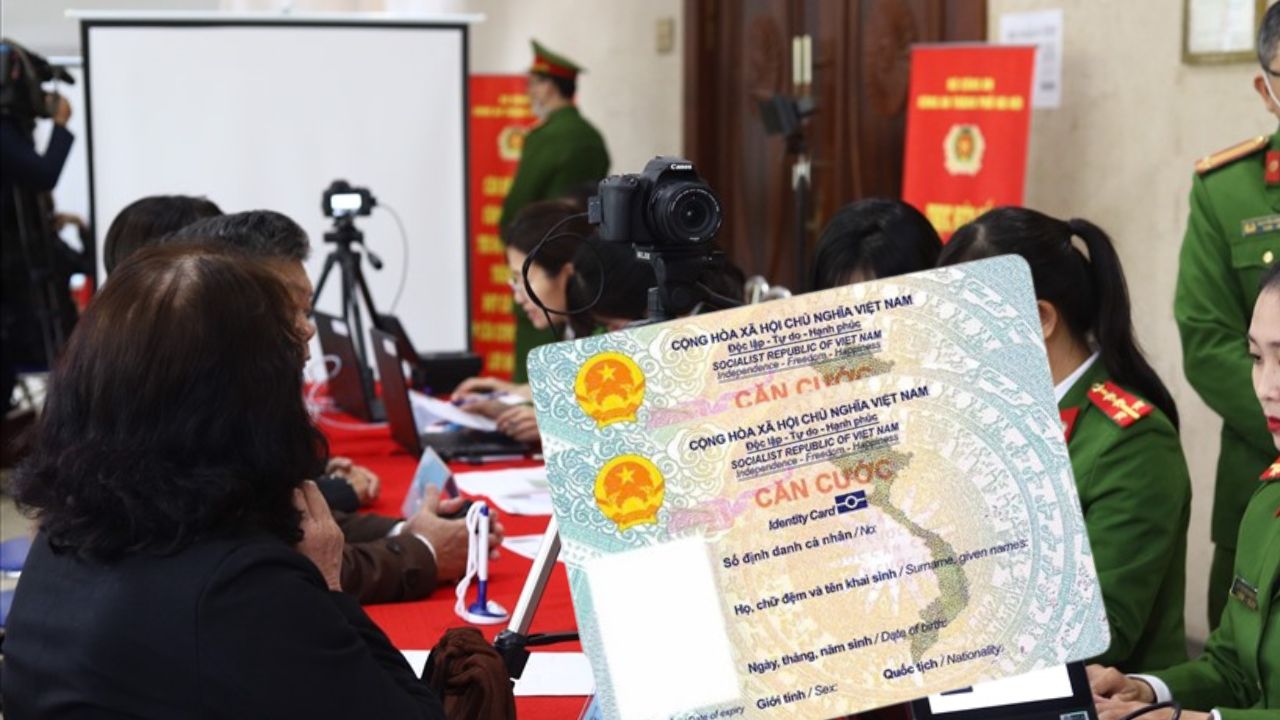 Trước 1/1/2025, người cấp đổi CMND, CCCD sang Căn cước được giảm 50% lệ phí. Những đối tượng nào ...