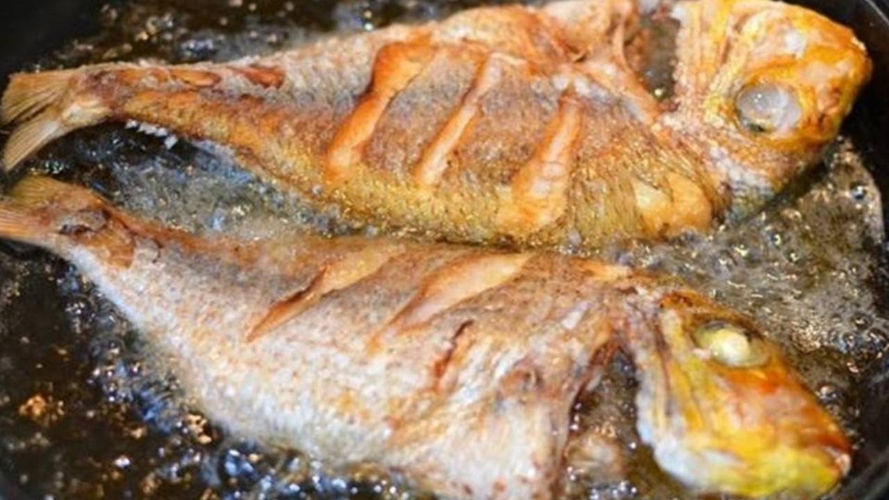 Rán cá không dính chảo, giòn tan như nhà hàng – 7 cách làm đơn giản tại nhà