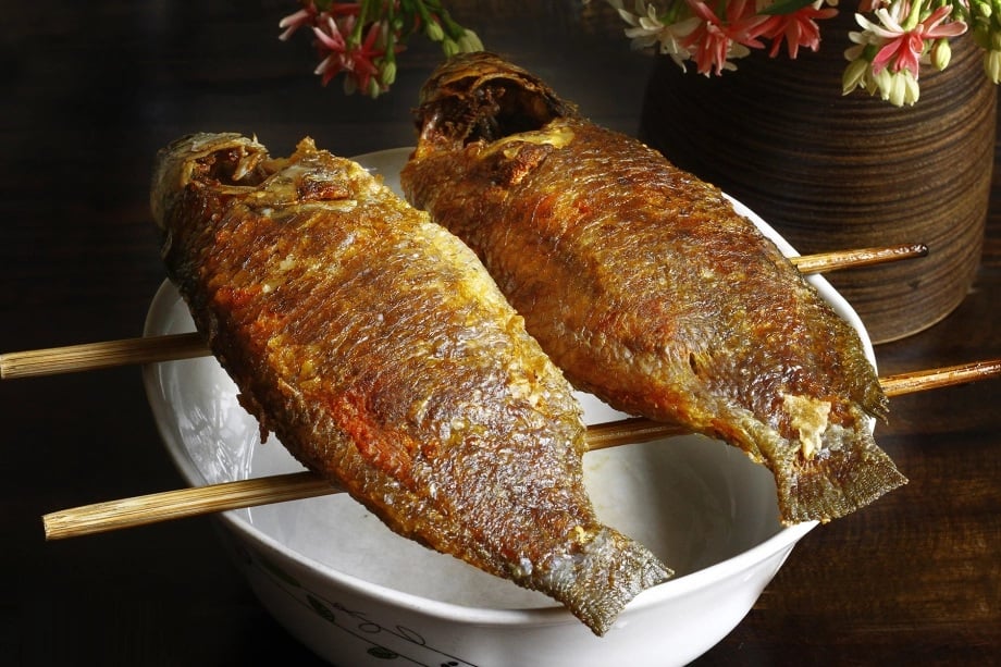 Rán cá không dính chảo cứ cho 1 thứ, cá giòn rụm - hết tanh, không vỡ nát