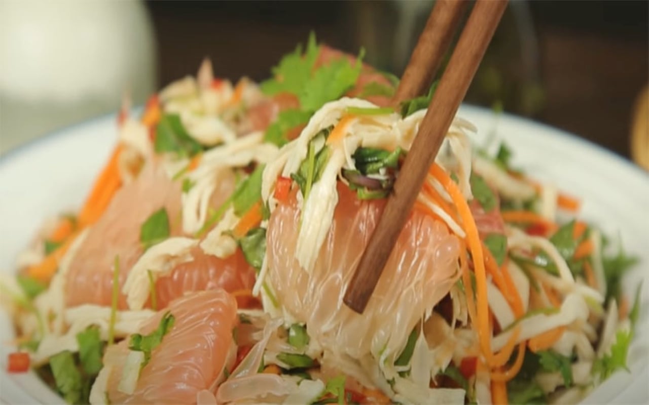 Cách làm món gỏi bưởi thịt gà chua chua thanh thanh siêu ngon
