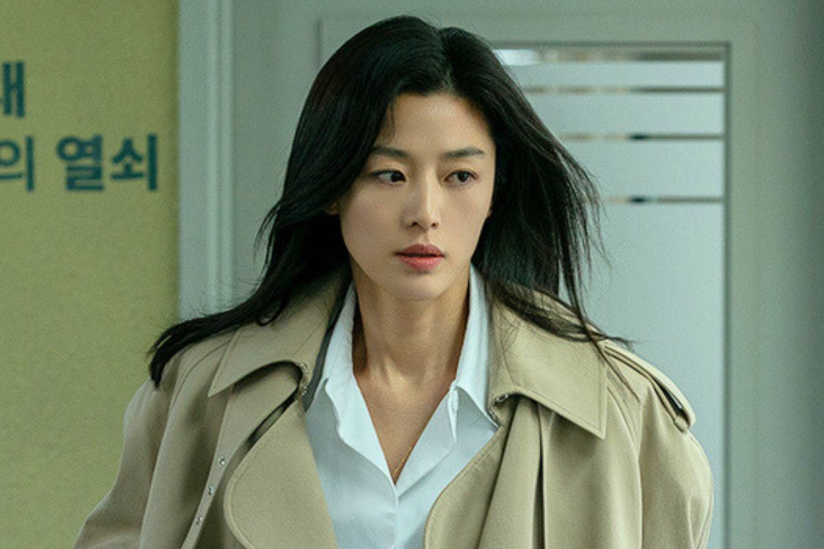 Mợ chảnh Jun Ji Hyun bật mí tuyệt chiêu sở hữu vòng eo phẳng lì và vóc dáng săn chắc