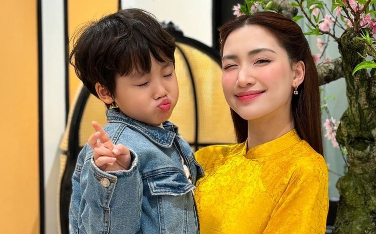 Con trai Hòa Minzy thắc mắc vì sao ít được gặp mẹ, nói một câu khiến ai ...