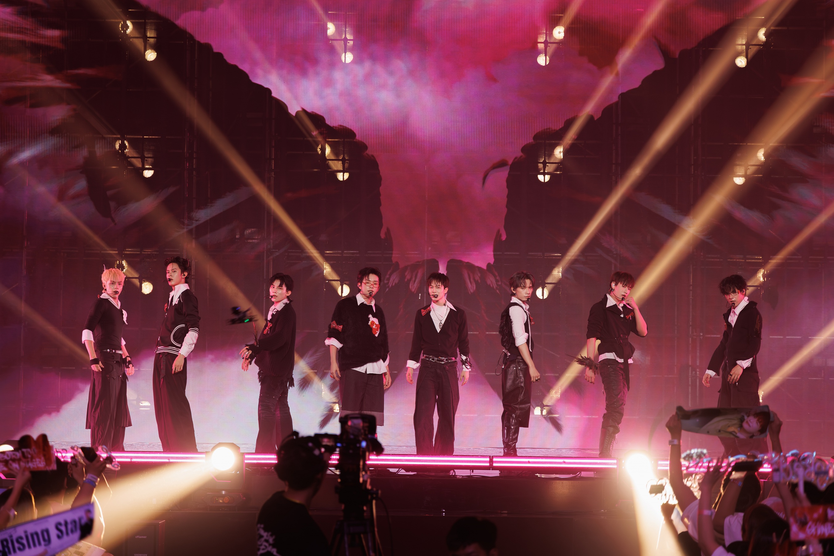 Cường Bạch và Hồ Đông Quan: Ai phù hợp hơn với vai trò trưởng nhóm ở ...