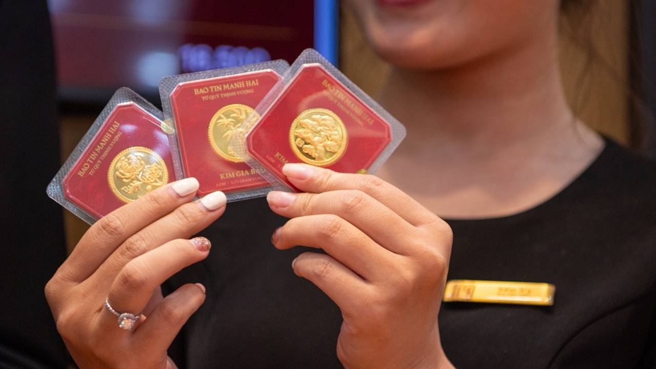 Giá vàng 1/5/2026: Thế giới “bốc đầu”, SJC lao dốc 12 triệu/tháng